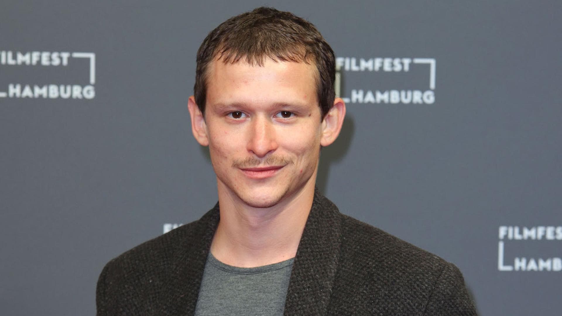 Joel Basman: Hat der "Kafka"-Darsteller eine Freundin?