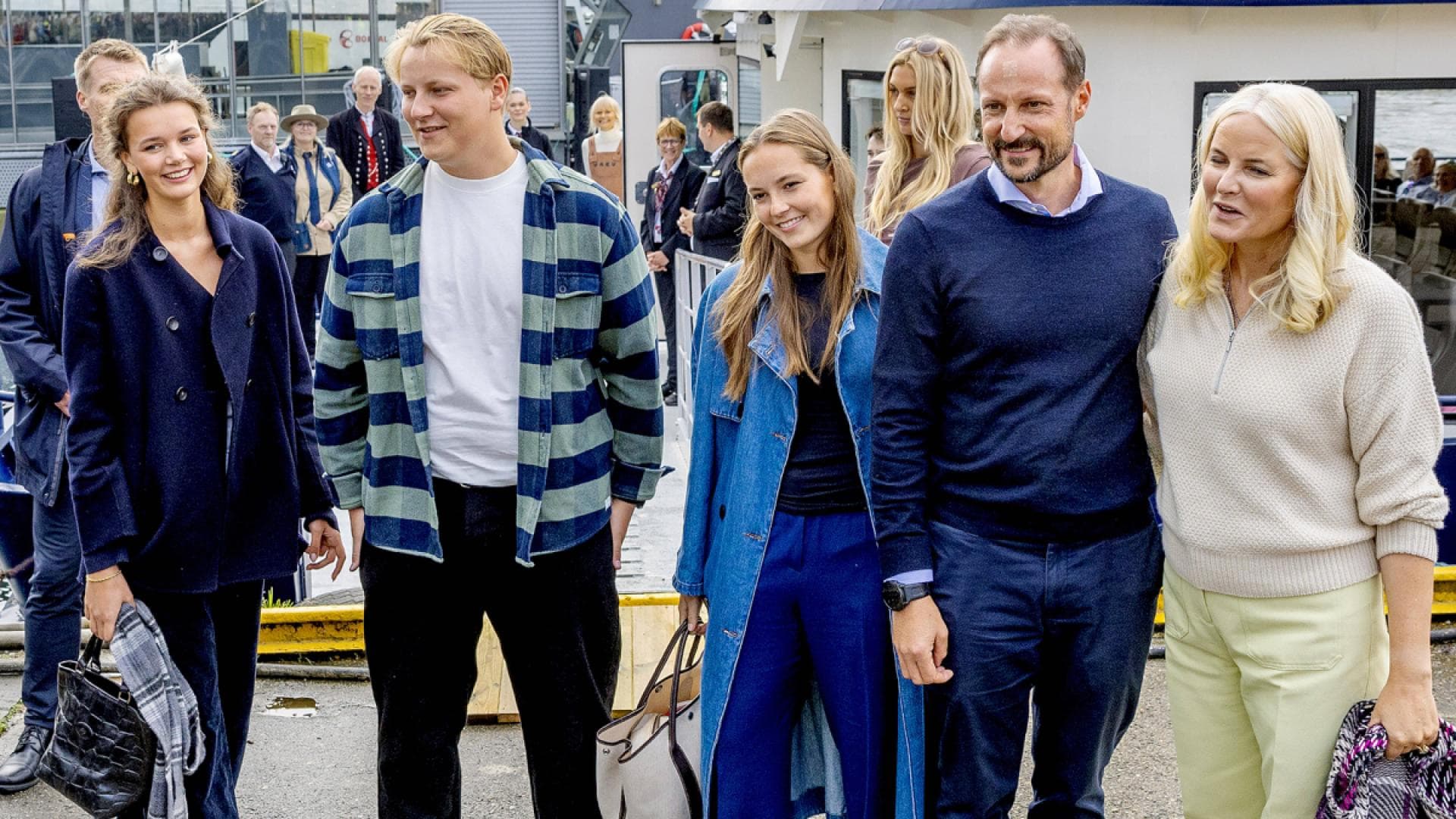 Mette-Marit: Sohn Sverre Magnus zeigt auf Märtha Louises Hochzeit seine Freundin