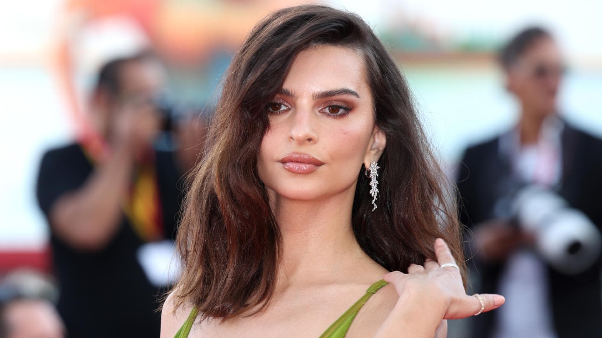 Laut Emily Ratajkowski: Dieses Haaröl schenkt 100% mehr Glanz