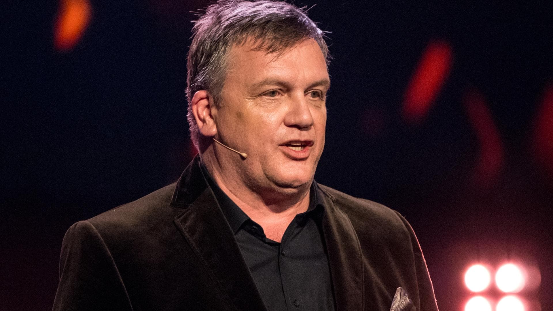 Hape Kerkeling: Beichte! "Mein Mann & ich konnten nicht mehr ohne Probleme durch die Straße gehen"