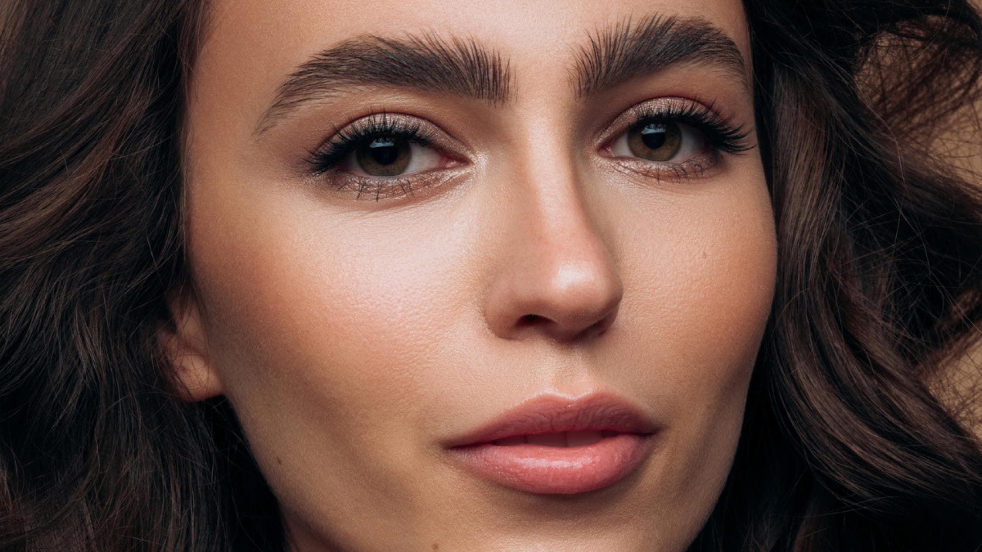 Make-up-Trend 2025: Dieses Augenbrauen-Mousse zaubert dir Wow-Brows wie die Promis