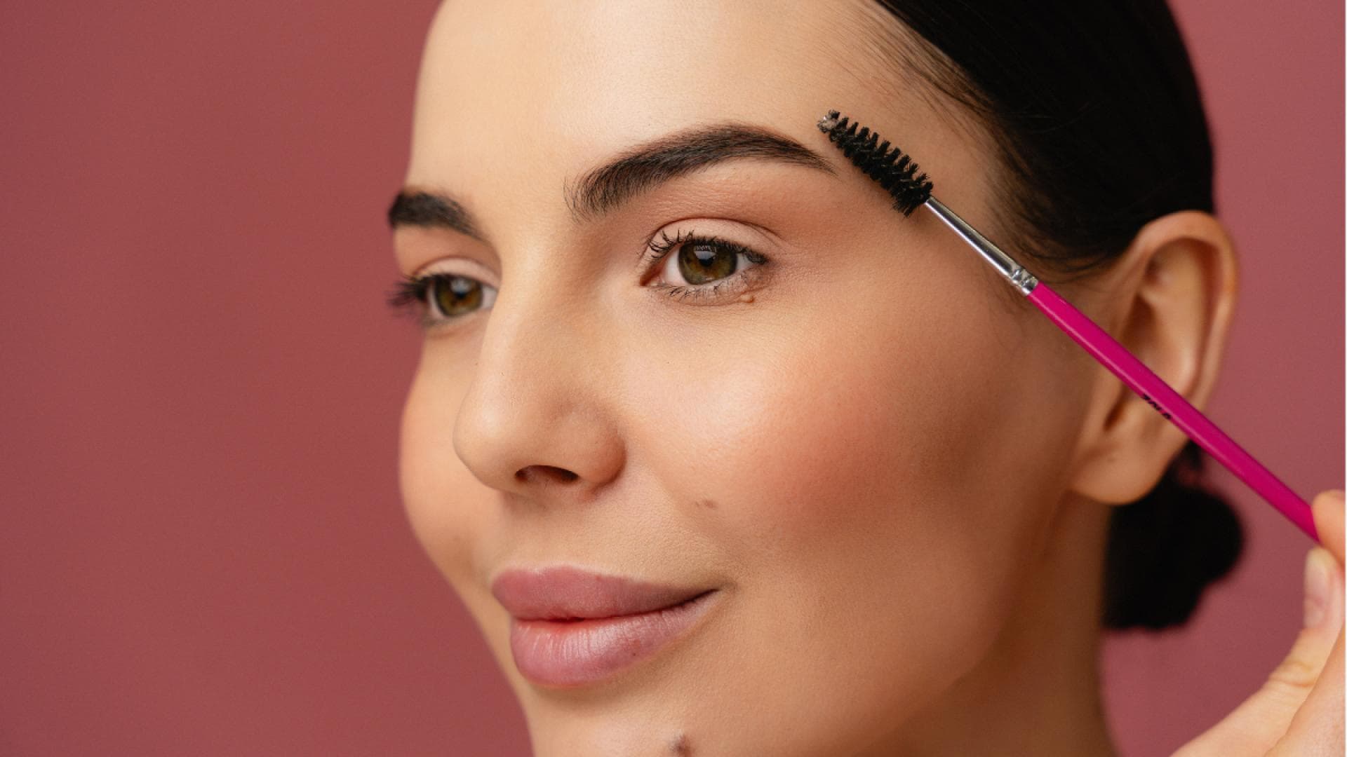 Make-up-Trend 2025: Mit diesem Augenbrauenstift zauberst du dir Wow-Brows wie aus Hollywood