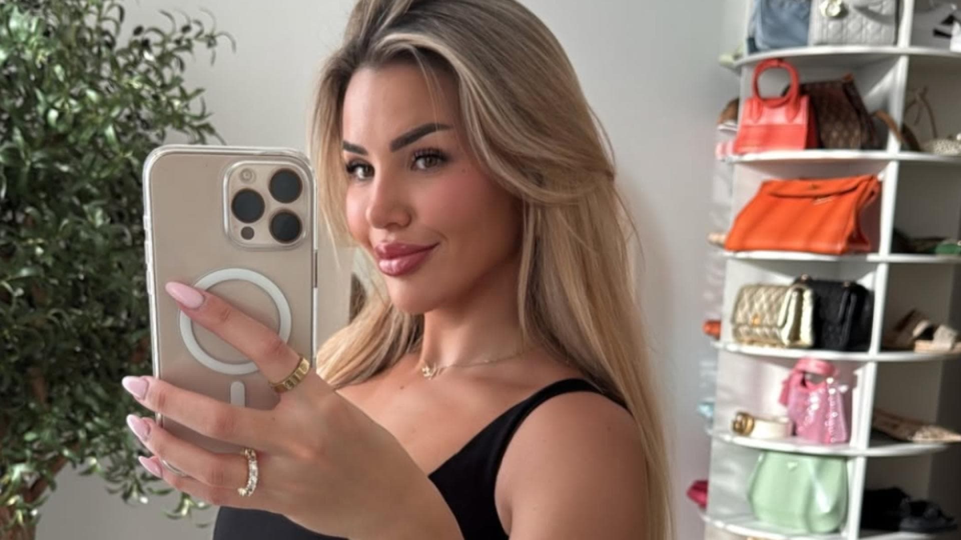 Kim Virginia Hartung: Babybauch-Foto sorgt für Shitstorm Kim Virginia Hartung: Babybauch-Foto sorgt für Shitstorm