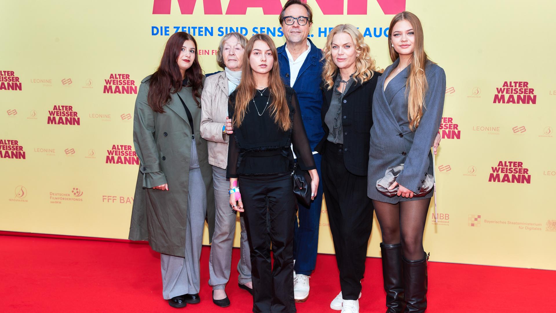 Jan Josef Liefers: Seltener Auftritt mit seinen Töchtern Lilly und Lola