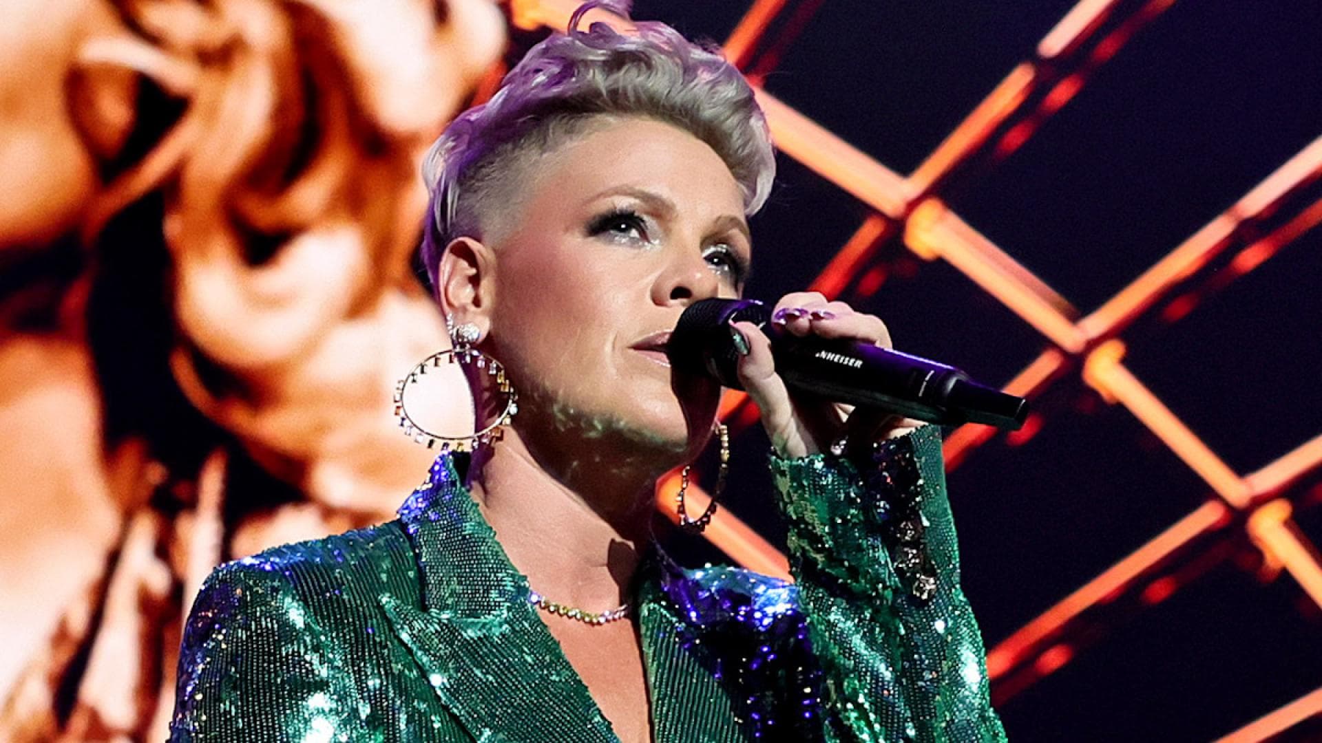 Rammstein: Pink schwärmt bei Konzert von der Band - Publikum reagiert ...