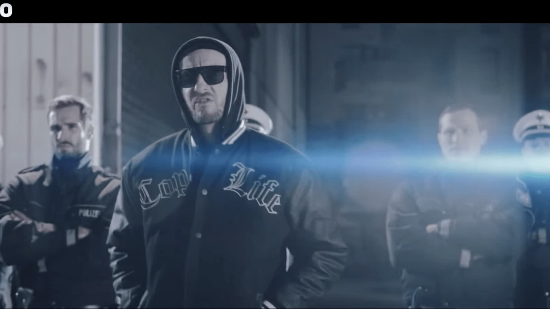 So verarscht "Polizistensohn" Jan Böhmermann die Gangsta-Rapper