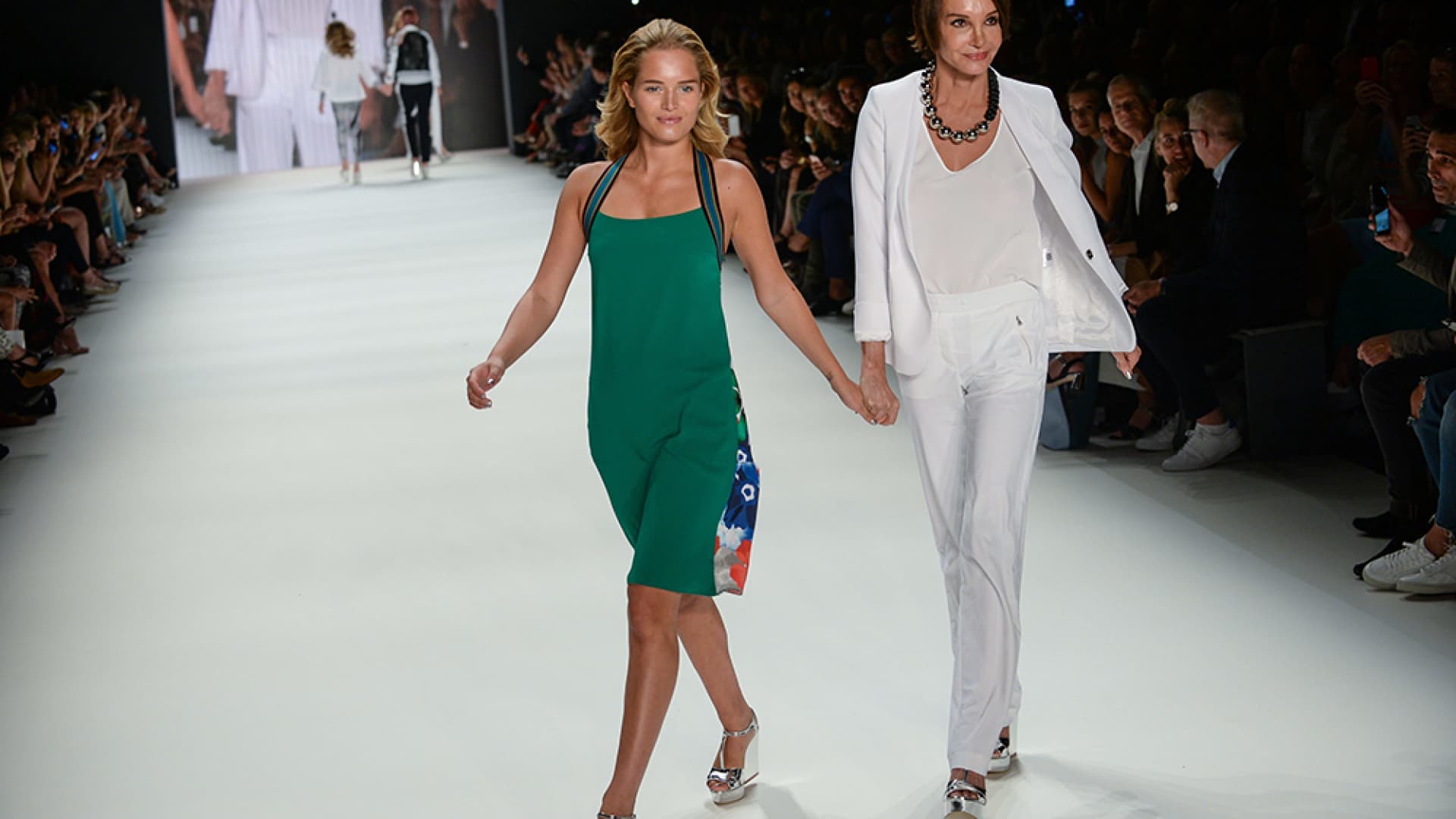 Anouschka Renzis Tochter Chiara Moon Horst: „Als Model bist du nur ein ...