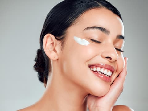 Anti-Aging: Diese Creme gegen Falten ist ein Bestseller bei Rossmann