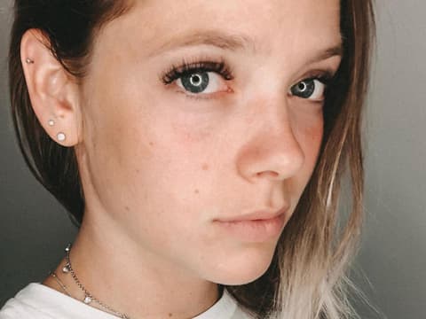 Anne Wünsche: Im sexy Grinch-Kostüm im Piercing-Studio - "Für den ...