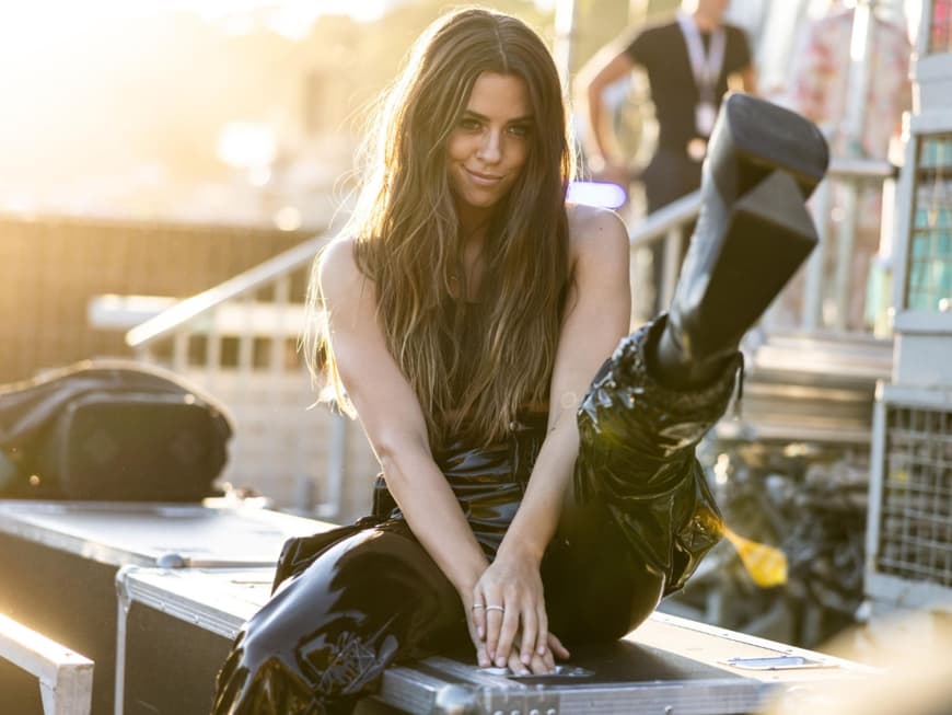 Laut Vanessa Mai Diese Sneaker Sind Ein Absolutes Must Have