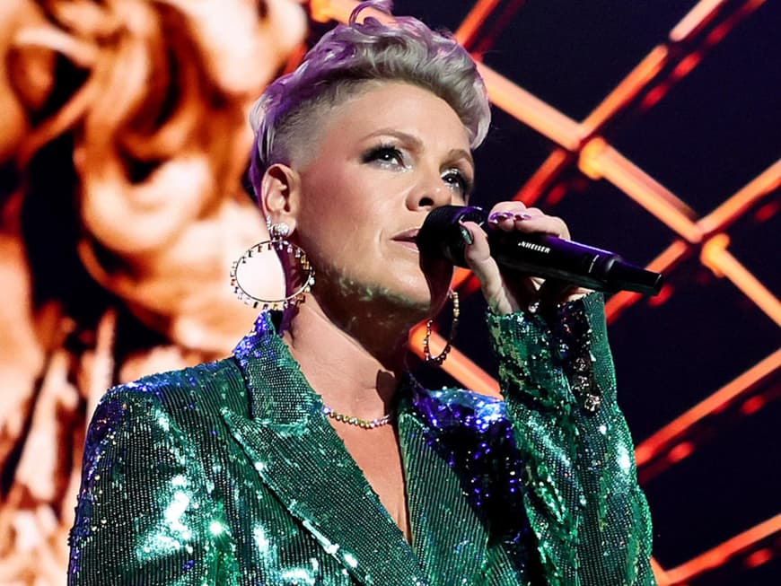 Rammstein: Pink schwärmt bei Konzert von der Band - Publikum reagiert ...