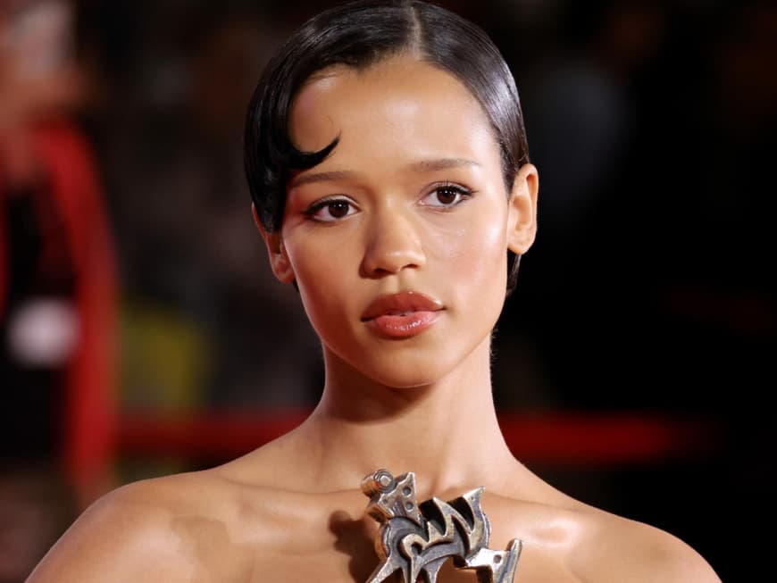 Harry Styles: Liebes-Hammer offiziell? Kuschelnd mit neuer Frau gesichtet!