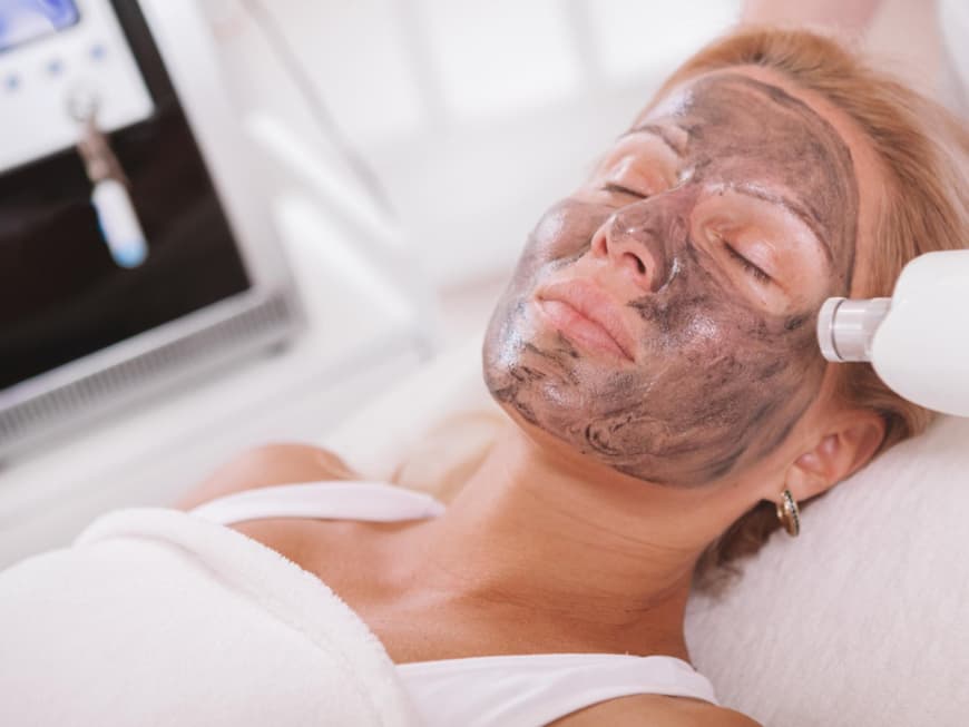 Laut Hautärztin: "Cremen ist oldschool" – so geht Anti-Aging richtig