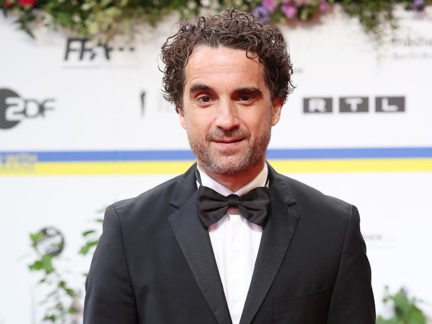 "Nord Nord Mord"-Star Oliver Wnuk: Hund biss ihn bei Dreharbeiten ins ...