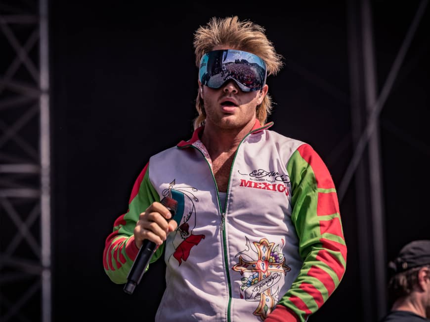 Ski Aggu: Warum trägt der Rapper eine Brille?