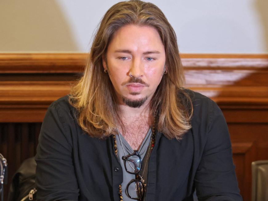 Gil Ofarim: Er schweigt zu Skandal-Prozess - Fans toben vor Wut!