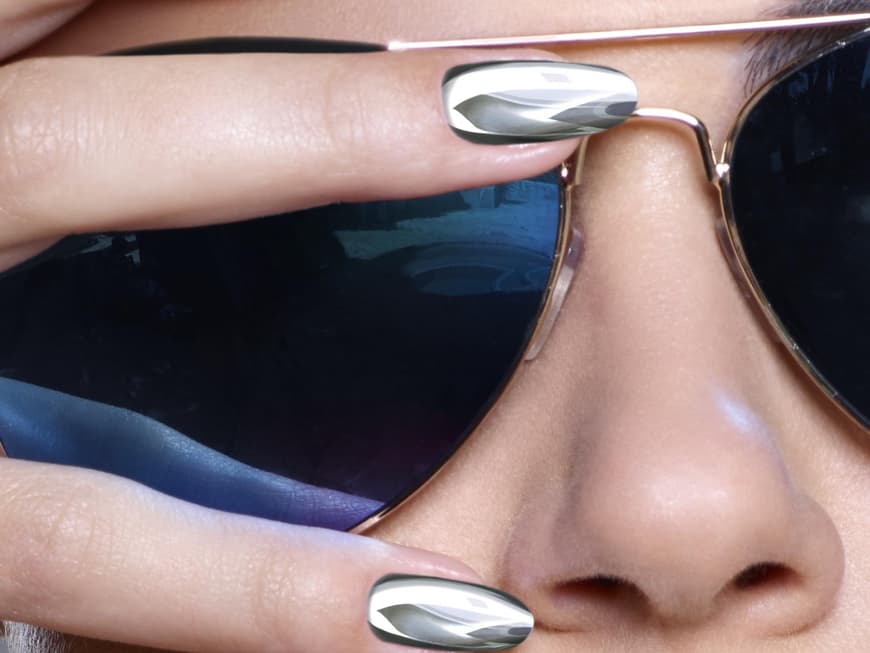 Endlich kannst du die Chrome-Nägel zu Hause selbst machen!