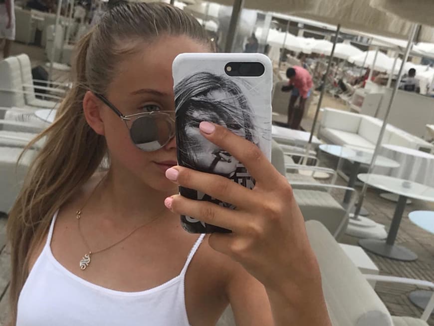 Erster modelauftrag erfüllt: shania geiss startet als model durch ...